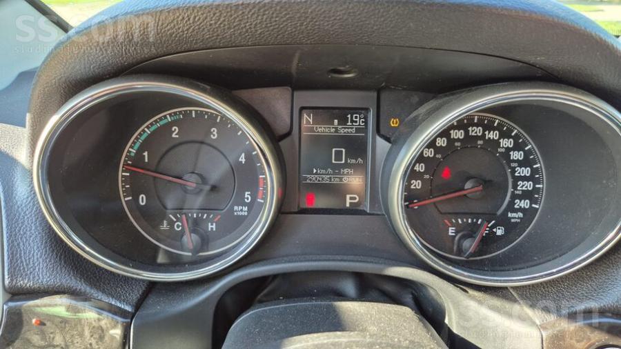 Melns Jeep Grand Cherokee 2012 Dobele, ar dzinēja tilpumu 3.00 L un nobraukumu 290 tūkst. km par 8000 €, foto 5 vietnē AUTOMOTO.COM.LV
