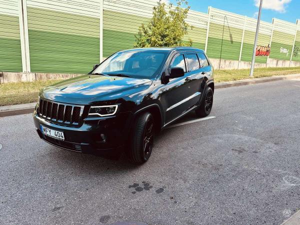 Black Jeep Grand Cherokee 2012 in Vilnius, with an engine capacity of 2.99 L and mileage of 347 thousand km for 10999 €, photo 5 on AUTOMOTO.COM.LV