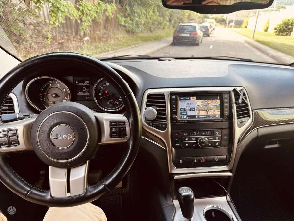 Black Jeep Grand Cherokee 2012 in Vilnius, with an engine capacity of 2.99 L and mileage of 347 thousand km for 10999 €, photo 10 on AUTOMOTO.COM.LV