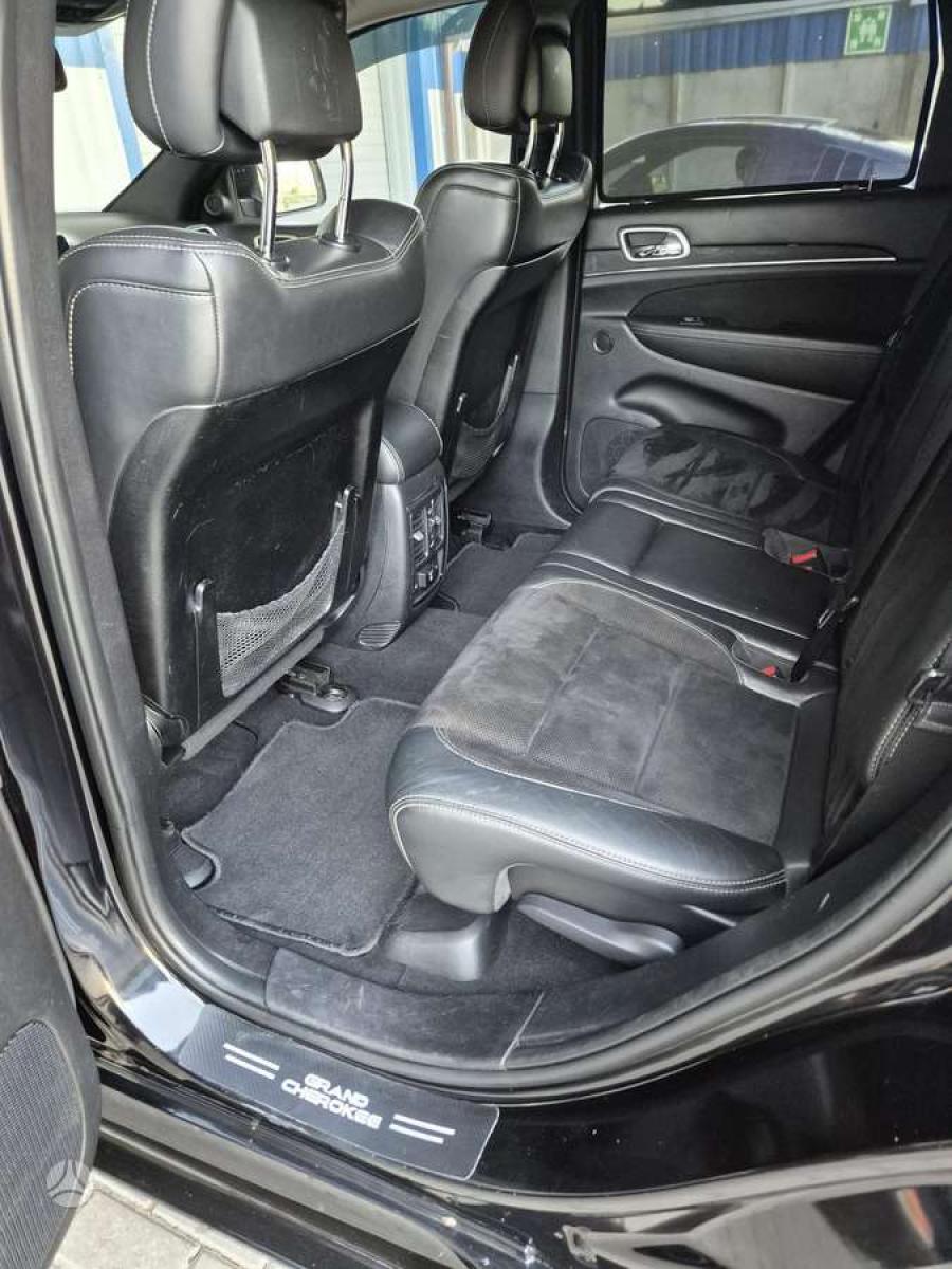 Black Jeep Grand Cherokee 2012 in Silute, with an engine capacity of 6.40 L and mileage of 245 thousand km for 15999 €, photo 15 on AUTOMOTO.COM.LV