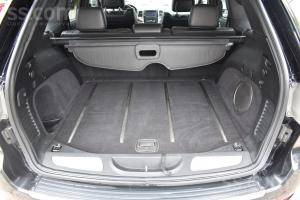 Melns Jeep Grand Cherokee 2012 Kuldīga, ar dzinēja tilpumu 3.00 L un nobraukumu 0 tūkst. km par 8990 €, foto 7 vietnē AUTOMOTO.COM.LV
