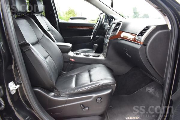 Black Jeep Grand Cherokee 2012 in Kuldiga, with an engine capacity of 3.00 L and mileage of 0 thousand km for 8990 €, photo 8 on AUTOMOTO.COM.LV