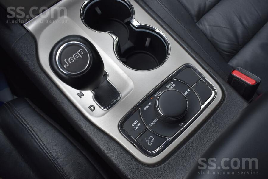 Melns Jeep Grand Cherokee 2012 Kuldīga, ar dzinēja tilpumu 3.00 L un nobraukumu 0 tūkst. km par 8990 €, foto 11 vietnē AUTOMOTO.COM.LV