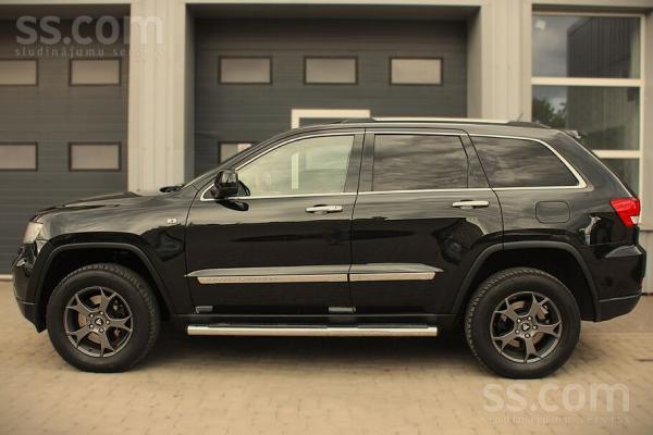 Black Jeep Grand Cherokee 2012 in Riga, with an engine capacity of 3.00 L and mileage of 0 thousand km for 11390 €, photo 3 on AUTOMOTO.COM.LV