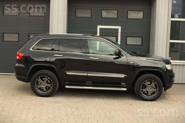 Black Jeep Grand Cherokee 2012 in Riga, with an engine capacity of 3.00 L and mileage of 0 thousand km for 11390 €, photo 7 on AUTOMOTO.COM.LV