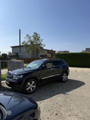 Melns Jeep Grand Cherokee 2012 Šauļi, ar dzinēja tilpumu 3.00 L un nobraukumu 300 tūkst. km par 5500 €, foto  vietnē AUTOMOTO.COM.LV