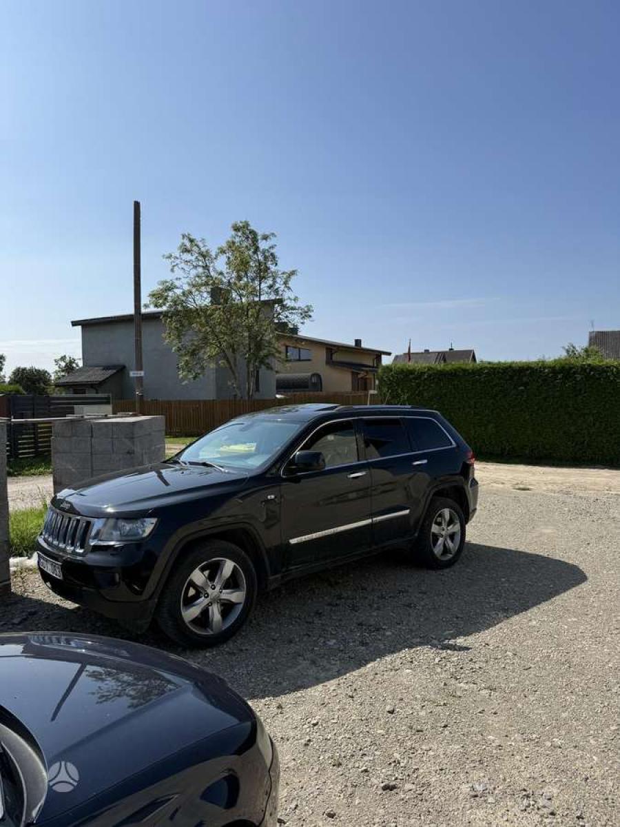 Melns Jeep Grand Cherokee 2012 Šauļi, ar dzinēja tilpumu 3.00 L un nobraukumu 300 tūkst. km par 5500 €, foto 1 vietnē AUTOMOTO.COM.LV
