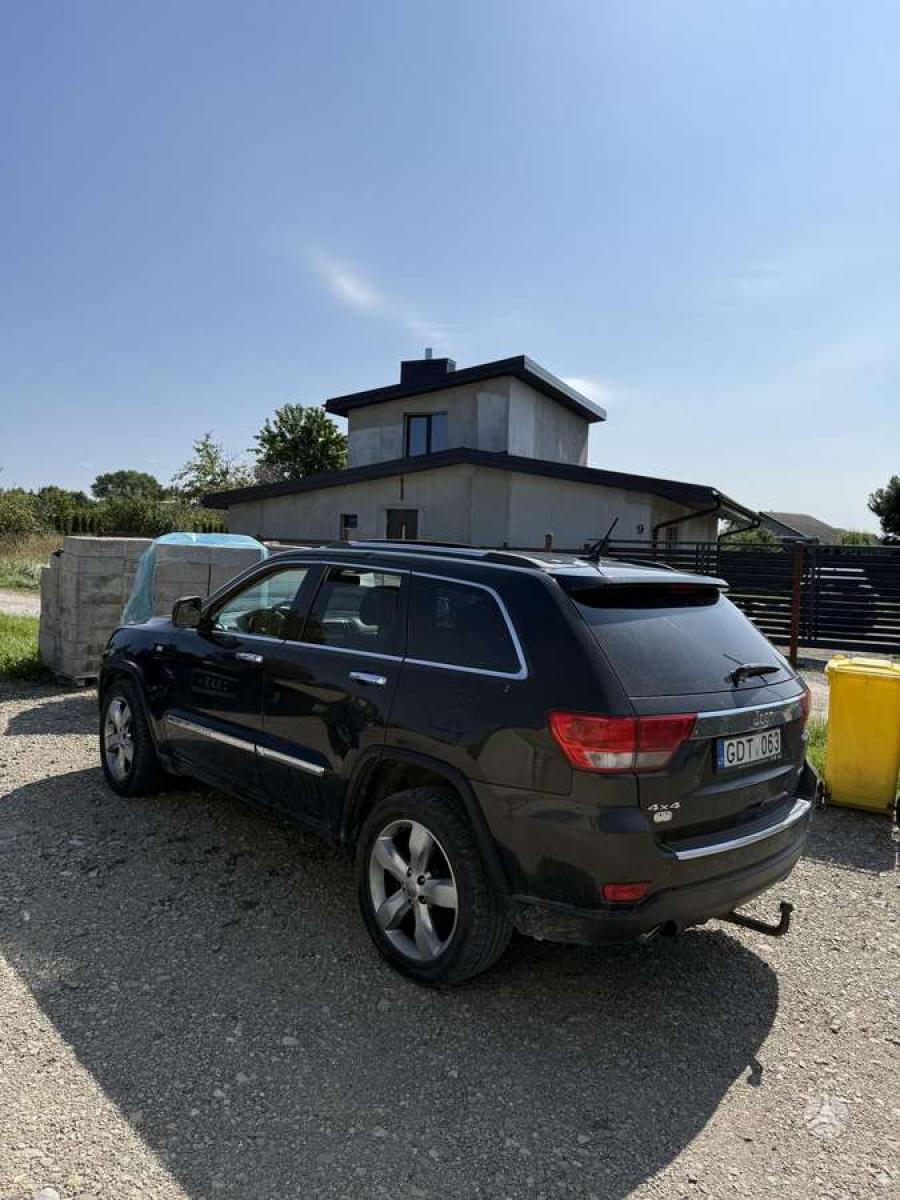 Melns Jeep Grand Cherokee 2012 Šauļi, ar dzinēja tilpumu 3.00 L un nobraukumu 300 tūkst. km par 5500 €, foto 12 vietnē AUTOMOTO.COM.LV