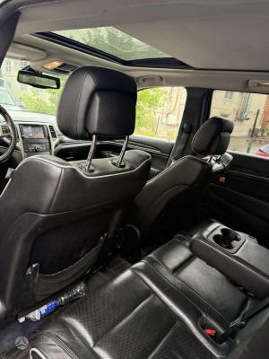 Melns Jeep Grand Cherokee 2012 Šauļi, ar dzinēja tilpumu 3.00 L un nobraukumu 300 tūkst. km par 5500 €, foto 13 vietnē AUTOMOTO.COM.LV
