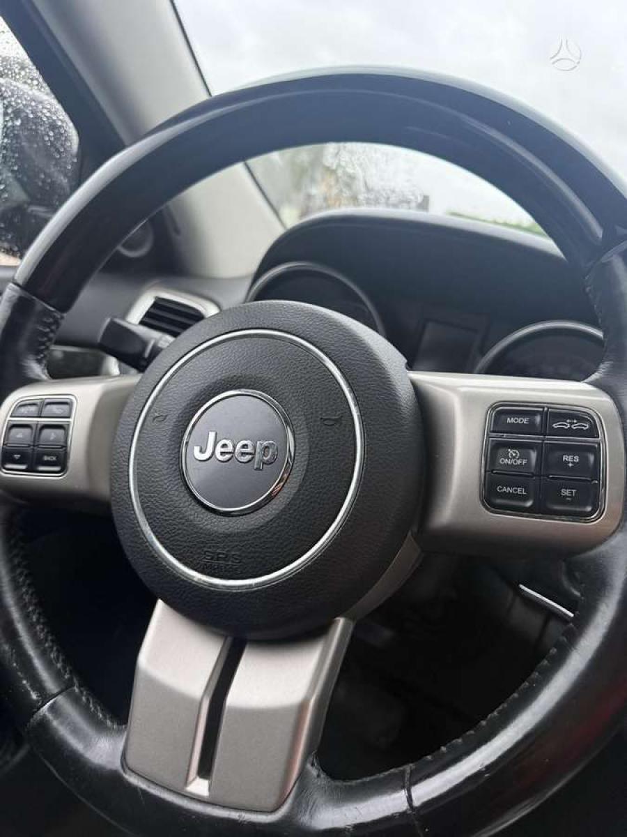 Melns Jeep Grand Cherokee 2012 Šauļi, ar dzinēja tilpumu 3.00 L un nobraukumu 300 tūkst. km par 5500 €, foto 18 vietnē AUTOMOTO.COM.LV