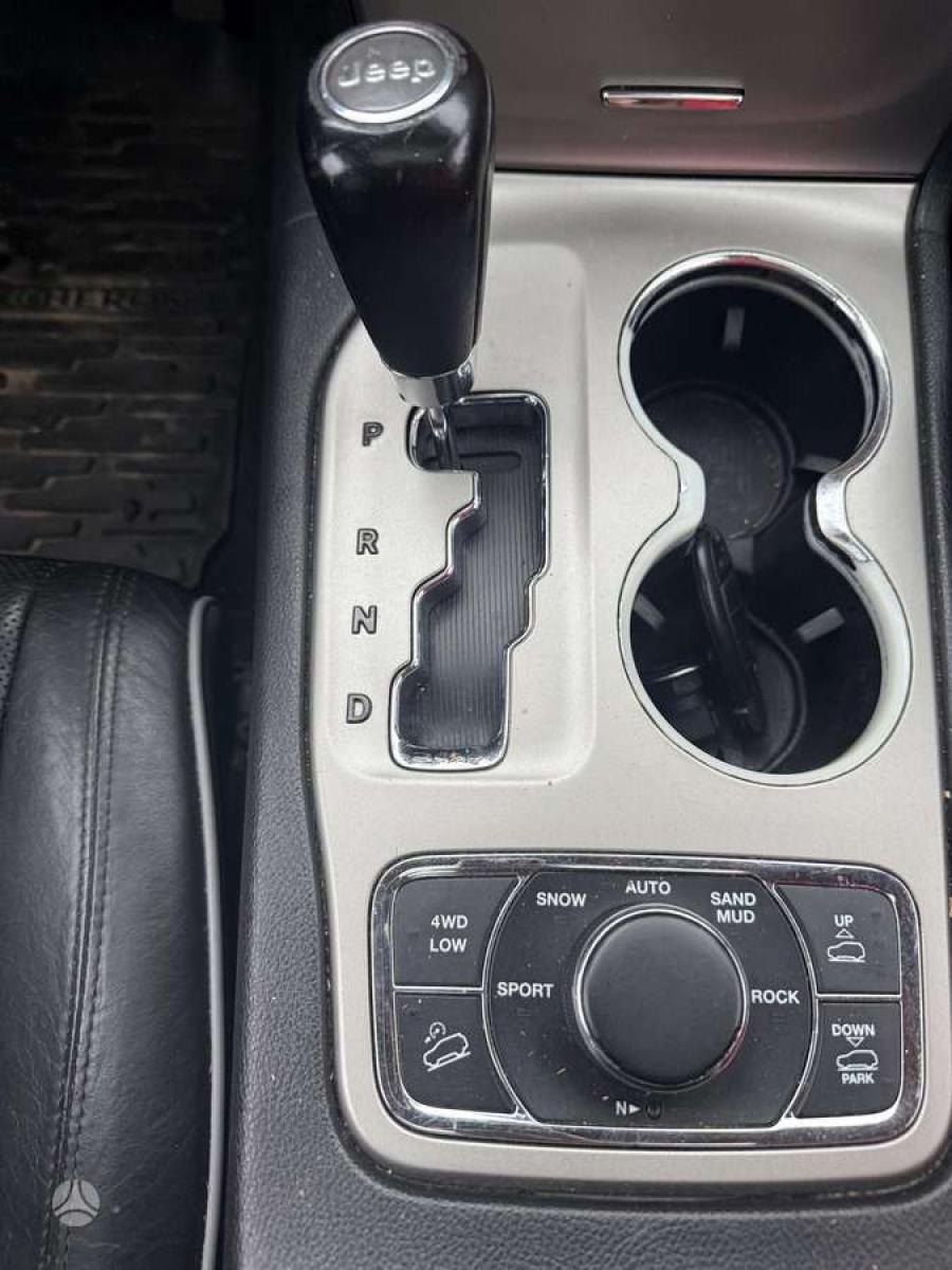 Melns Jeep Grand Cherokee 2012 Šauļi, ar dzinēja tilpumu 3.00 L un nobraukumu 300 tūkst. km par 5500 €, foto 20 vietnē AUTOMOTO.COM.LV