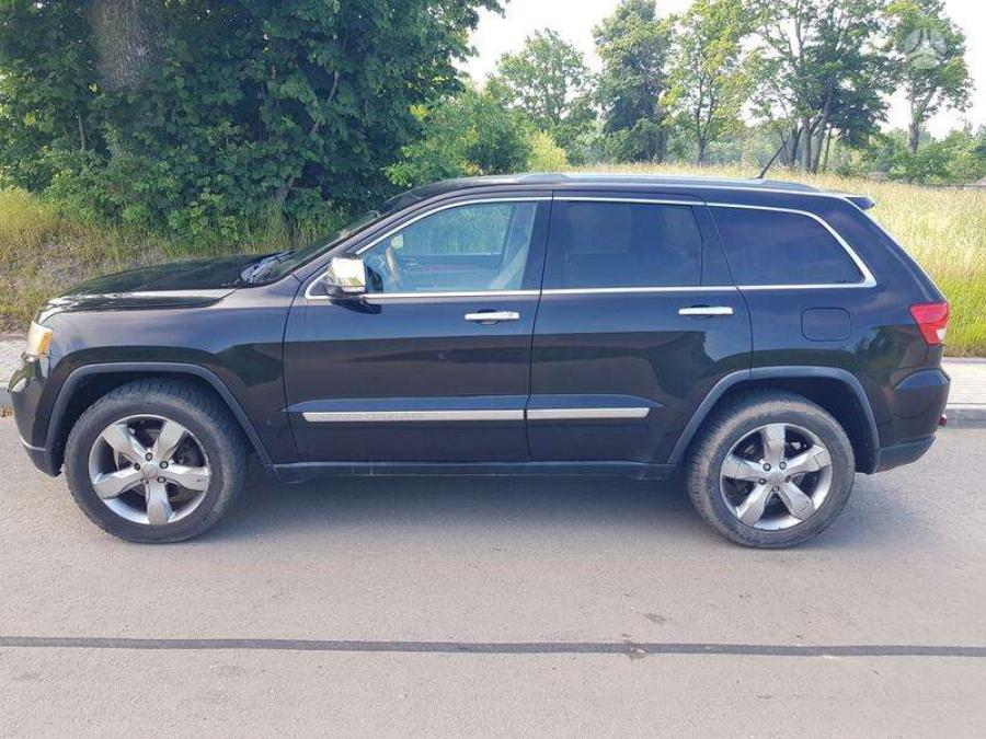 Black Jeep Grand Cherokee 2012 in Vilnius, with an engine capacity of 5.70 L and mileage of 226 thousand km for 5999 €, photo 4 on AUTOMOTO.COM.LV