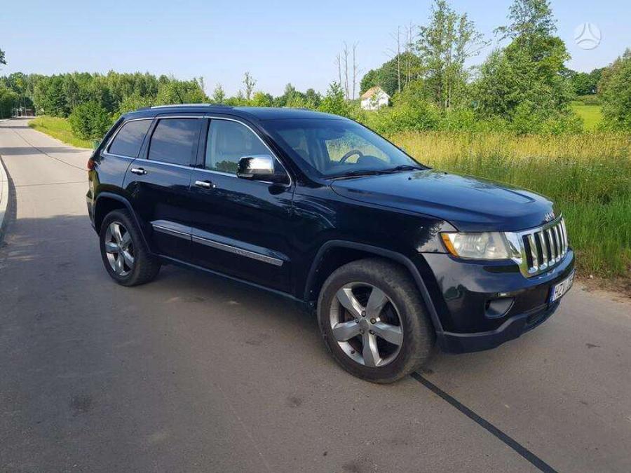 Black Jeep Grand Cherokee 2012 in Vilnius, with an engine capacity of 5.70 L and mileage of 226 thousand km for 5999 €, photo 9 on AUTOMOTO.COM.LV