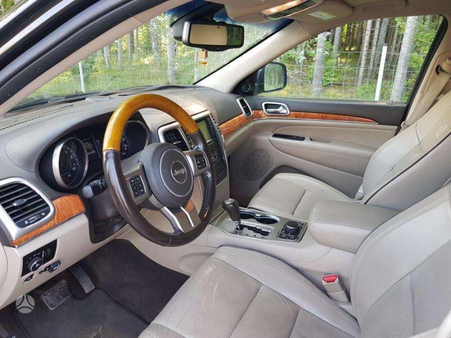 Black Jeep Grand Cherokee 2012 in Vilnius, with an engine capacity of 5.70 L and mileage of 226 thousand km for 5999 €, photo 13 on AUTOMOTO.COM.LV