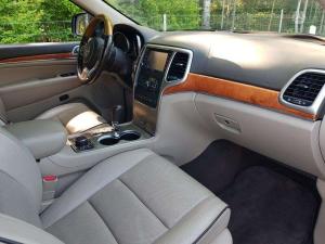 Black Jeep Grand Cherokee 2012 in Vilnius, with an engine capacity of 5.70 L and mileage of 226 thousand km for 5999 €, photo 17 on AUTOMOTO.COM.LV