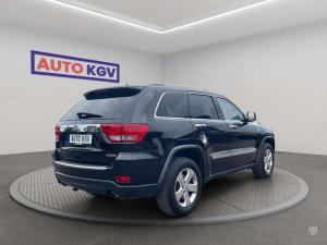 Black Jeep Grand Cherokee 2012 in Vilnius, with an engine capacity of 3.00 L and mileage of 292 thousand km for 9999 €, photo 6 on AUTOMOTO.COM.LV