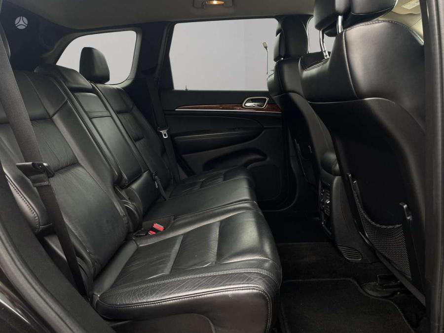 Black Jeep Grand Cherokee 2012 in Vilnius, with an engine capacity of 3.00 L and mileage of 292 thousand km for 9999 €, photo 10 on AUTOMOTO.COM.LV