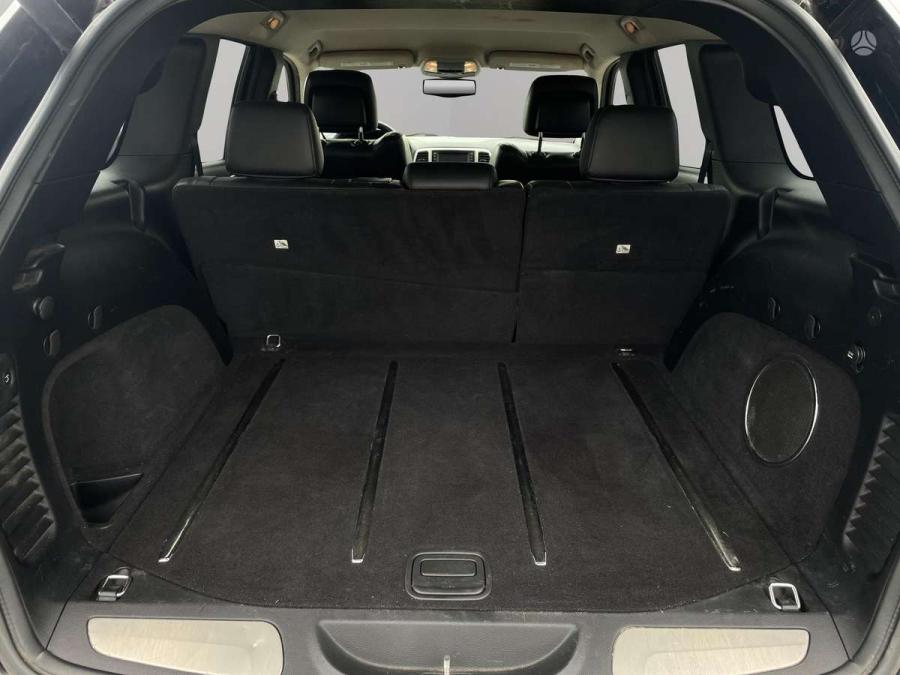 Black Jeep Grand Cherokee 2012 in Vilnius, with an engine capacity of 3.00 L and mileage of 292 thousand km for 9999 €, photo 11 on AUTOMOTO.COM.LV