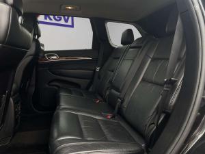 Black Jeep Grand Cherokee 2012 in Vilnius, with an engine capacity of 3.00 L and mileage of 292 thousand km for 9999 €, photo 12 on AUTOMOTO.COM.LV