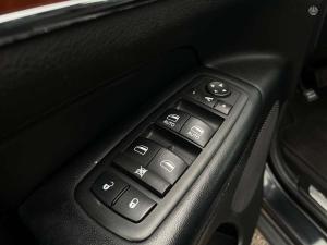 Black Jeep Grand Cherokee 2012 in Vilnius, with an engine capacity of 3.00 L and mileage of 292 thousand km for 9999 €, photo 13 on AUTOMOTO.COM.LV