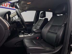 Black Jeep Grand Cherokee 2012 in Vilnius, with an engine capacity of 3.00 L and mileage of 292 thousand km for 9999 €, photo 14 on AUTOMOTO.COM.LV