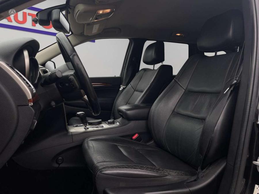 Black Jeep Grand Cherokee 2012 in Vilnius, with an engine capacity of 3.00 L and mileage of 292 thousand km for 9999 €, photo 14 on AUTOMOTO.COM.LV