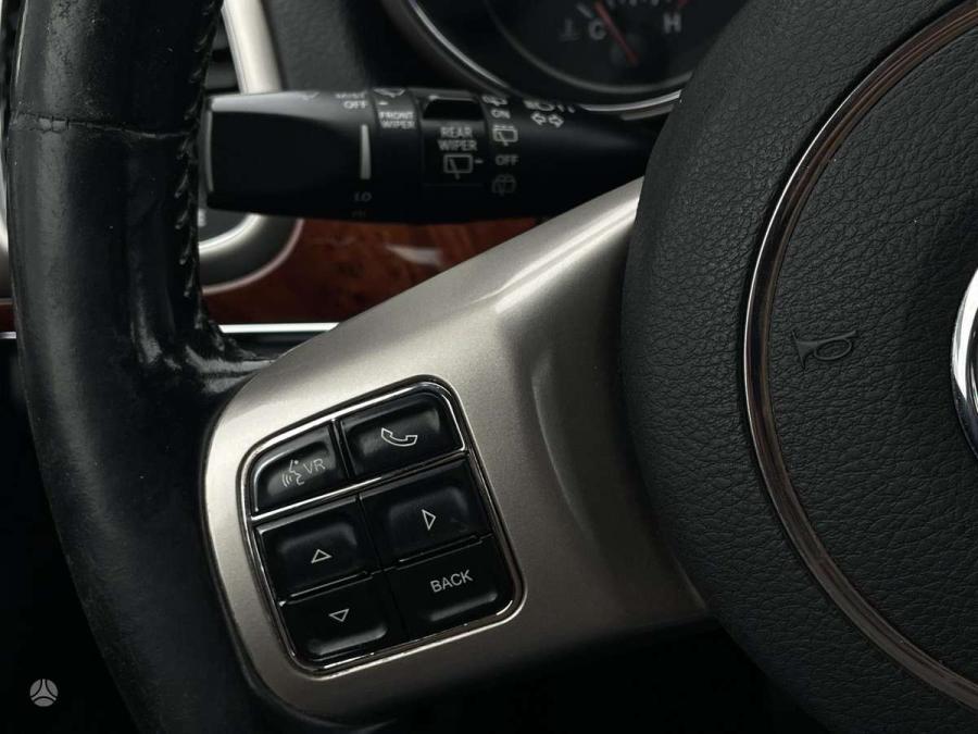 Black Jeep Grand Cherokee 2012 in Vilnius, with an engine capacity of 3.00 L and mileage of 292 thousand km for 9999 €, photo 18 on AUTOMOTO.COM.LV