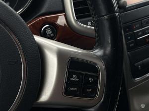 Black Jeep Grand Cherokee 2012 in Vilnius, with an engine capacity of 3.00 L and mileage of 292 thousand km for 9999 €, photo 19 on AUTOMOTO.COM.LV