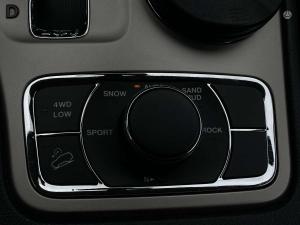 Black Jeep Grand Cherokee 2012 in Vilnius, with an engine capacity of 3.00 L and mileage of 292 thousand km for 9999 €, photo 20 on AUTOMOTO.COM.LV