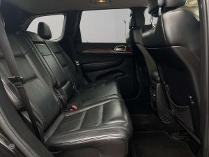 Black Jeep Grand Cherokee 2012 in Vilnius, with an engine capacity of 3.00 L and mileage of 292 thousand km for 9999 €, photo 10 on AUTOMOTO.COM.LV