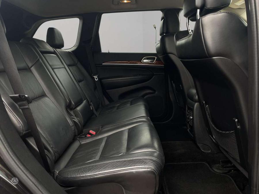 Black Jeep Grand Cherokee 2012 in Vilnius, with an engine capacity of 3.00 L and mileage of 292 thousand km for 9999 €, photo 10 on AUTOMOTO.COM.LV
