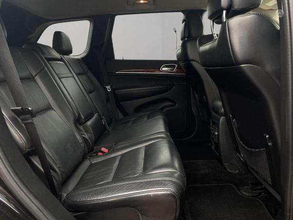 Black Jeep Grand Cherokee 2012 in Vilnius, with an engine capacity of 3.00 L and mileage of 292 thousand km for 9999 €, photo 10 on AUTOMOTO.COM.LV