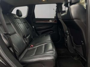 Black Jeep Grand Cherokee 2012 in Vilnius, with an engine capacity of 3.00 L and mileage of 292 thousand km for 9999 €, photo 10 on AUTOMOTO.COM.LV