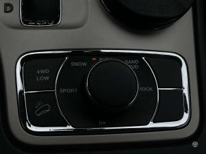Black Jeep Grand Cherokee 2012 in Vilnius, with an engine capacity of 3.00 L and mileage of 292 thousand km for 9999 €, photo 20 on AUTOMOTO.COM.LV