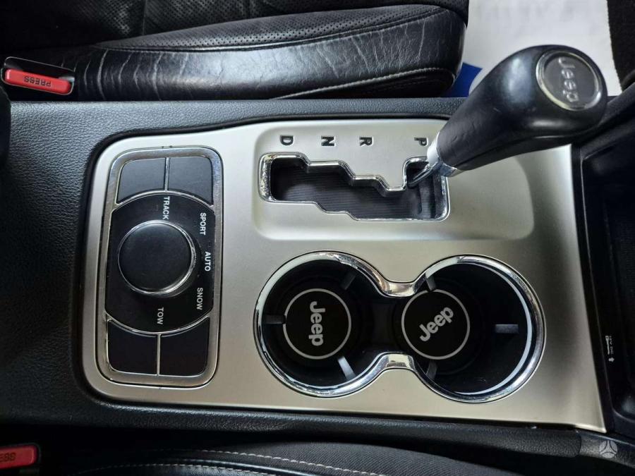 Melns Jeep Grand Cherokee 2012 Šilutė, ar dzinēja tilpumu 6.40 L un nobraukumu 246 tūkst. km par 14300 €, foto 35 vietnē AUTOMOTO.COM.LV