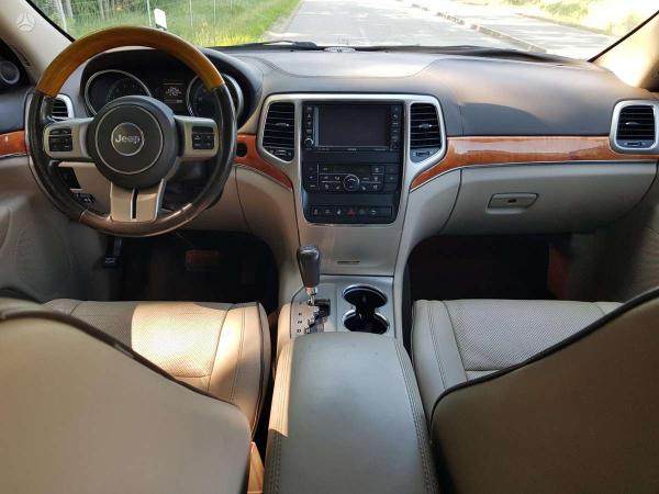 Jeep Grand Cherokee 2012 in Vilnius on AUTOMOTO.COM.LV Black Jeep Grand Cherokee 2012 in Vilnius, with an engine capacity of 5.70 L and mileage of 226 thousand km for 5000 β¬, photo 11 on AUTOMOTO.COM.LV
