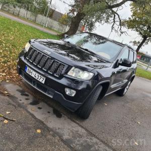Black Jeep Grand Cherokee 2012 in Riga, with an engine capacity of 3.00 L and mileage of 276 thousand km for 10500 €, photo 7 on AUTOMOTO.COM.LV