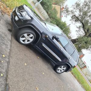 Black Jeep Grand Cherokee 2012 in Riga, with an engine capacity of 3.00 L and mileage of 276 thousand km for 10500 €, photo 9 on AUTOMOTO.COM.LV