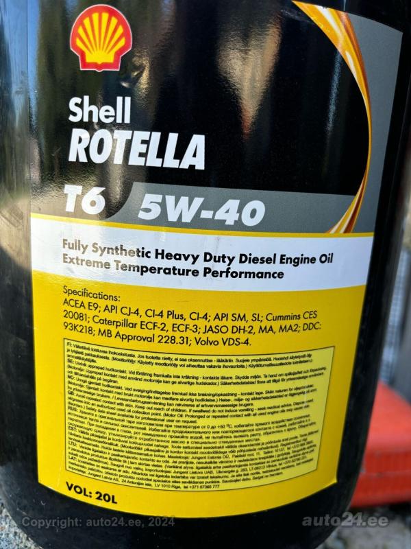 Black Jeep Grand Cherokee 2013 in Johvi, with an engine capacity of 3.00 L and mileage of 320 thousand km for 10900 €, photo 11 on AUTOMOTO.COM.LV
