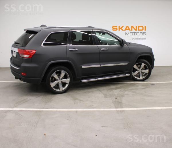 Black Jeep Grand Cherokee 2013 in Riga, with an engine capacity of 3.00 L and mileage of 354 thousand km for 8990 €, photo 4 on AUTOMOTO.COM.LV