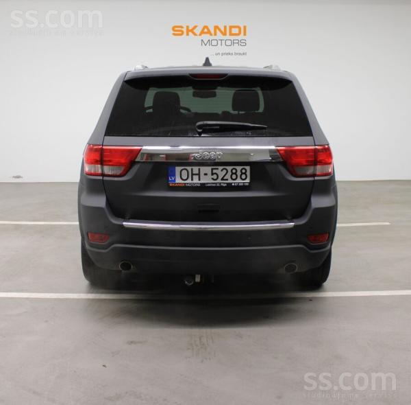 Black Jeep Grand Cherokee 2013 in Riga, with an engine capacity of 3.00 L and mileage of 354 thousand km for 8990 €, photo 5 on AUTOMOTO.COM.LV