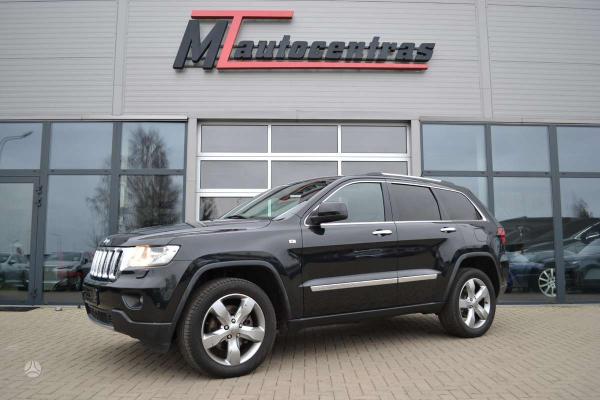Melns Jeep Grand Cherokee 2013 Viļņa, ar dzinēja tilpumu 2.99 L un nobraukumu 135 tūkst. km par 13000 €, foto 1 vietnē AUTOMOTO.COM.LV