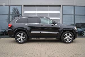 Black Jeep Grand Cherokee 2013 in Vilnius, with an engine capacity of 2.99 L and mileage of 135 thousand km for 13000 €, photo 6 on AUTOMOTO.COM.LV
