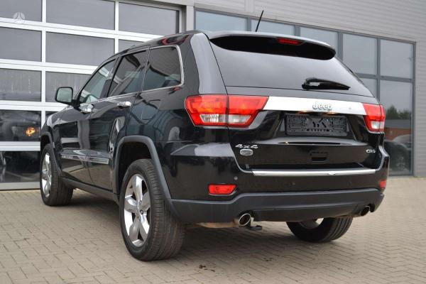 Melns Jeep Grand Cherokee 2013 Viļņa, ar dzinēja tilpumu 2.99 L un nobraukumu 135 tūkst. km par 13000 €, foto 8 vietnē AUTOMOTO.COM.LV