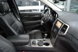 Black Jeep Grand Cherokee 2013 in Vilnius, with an engine capacity of 2.99 L and mileage of 135 thousand km for 13000 €, photo 31 on AUTOMOTO.COM.LV