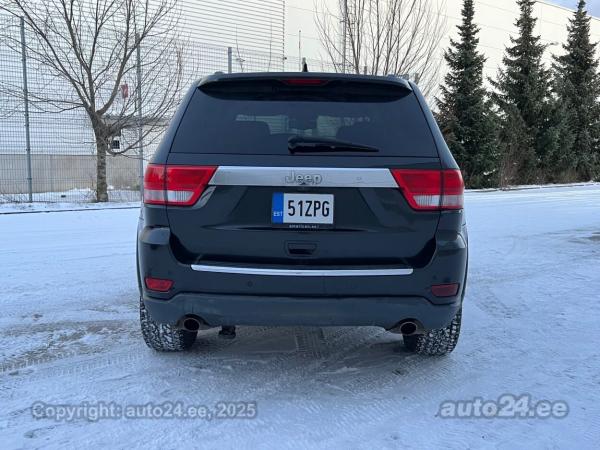 Black Jeep Grand Cherokee 2013 in Parnu, with an engine capacity of 3.00 L and mileage of 244 thousand km for 9990 €, photo 6 on AUTOMOTO.COM.LV