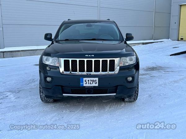 Black Jeep Grand Cherokee 2013 in Parnu, with an engine capacity of 3.00 L and mileage of 244 thousand km for 9990 €, photo 2 on AUTOMOTO.COM.LV