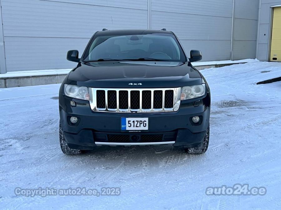 Black Jeep Grand Cherokee 2013 in Parnu, with an engine capacity of 3.00 L and mileage of 244 thousand km for 9990 €, photo 2 on AUTOMOTO.COM.LV