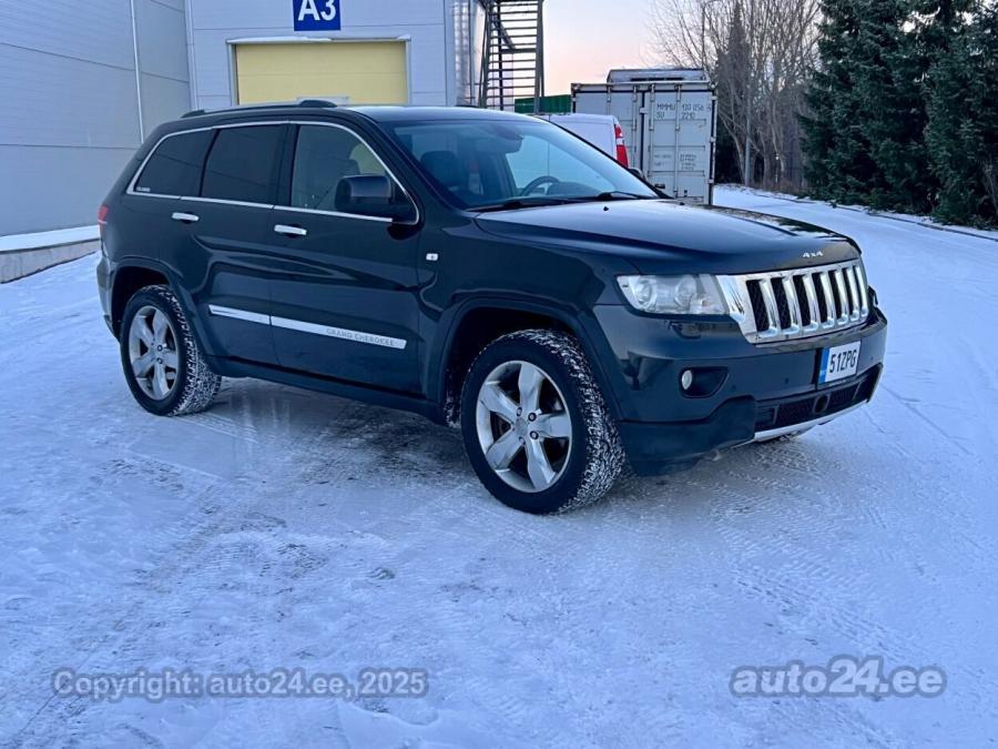 Black Jeep Grand Cherokee 2013 in Parnu, with an engine capacity of 3.00 L and mileage of 244 thousand km for 9990 €, photo 3 on AUTOMOTO.COM.LV