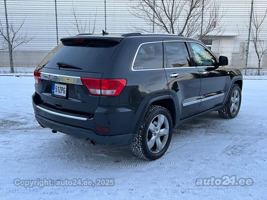 Black Jeep Grand Cherokee 2013 in Parnu, with an engine capacity of 3.00 L and mileage of 244 thousand km for 9990 €, photo 5 on AUTOMOTO.COM.LV